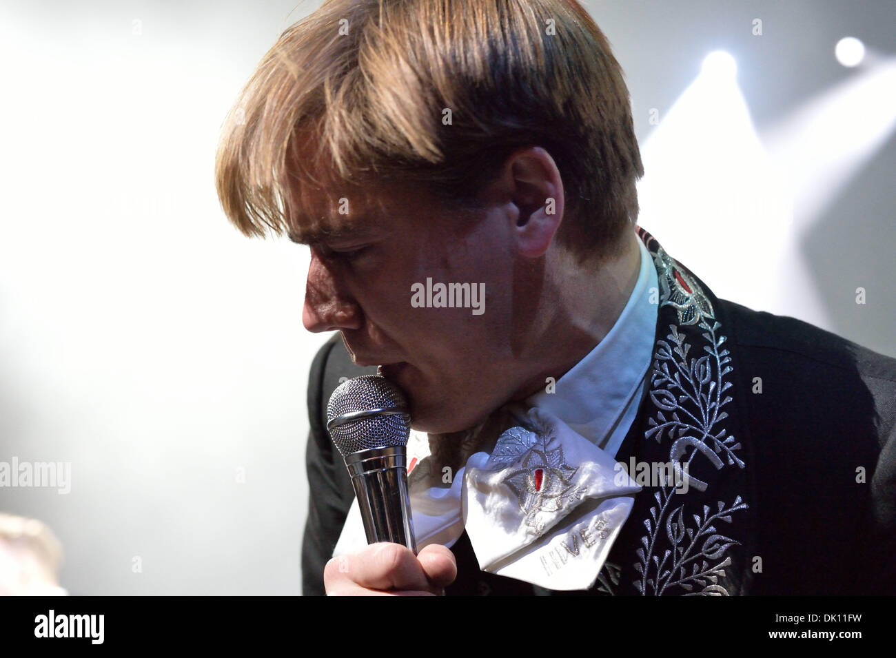 Lead singer howlin pelle almqvist hives hi-res stock photography and ...