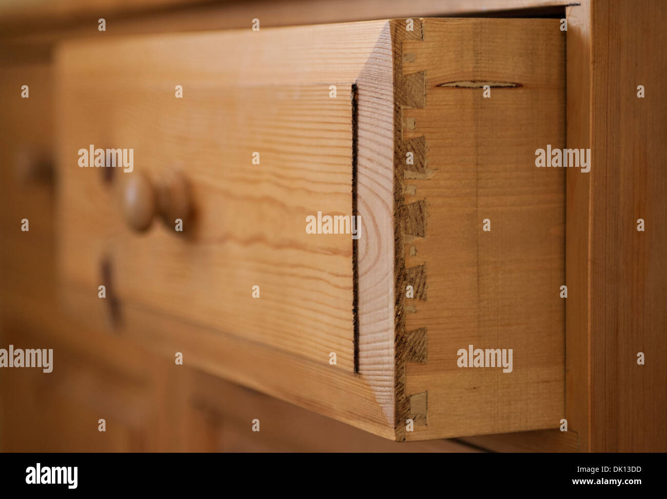 Dove tail joint hi-res stock photography and images - Alamy