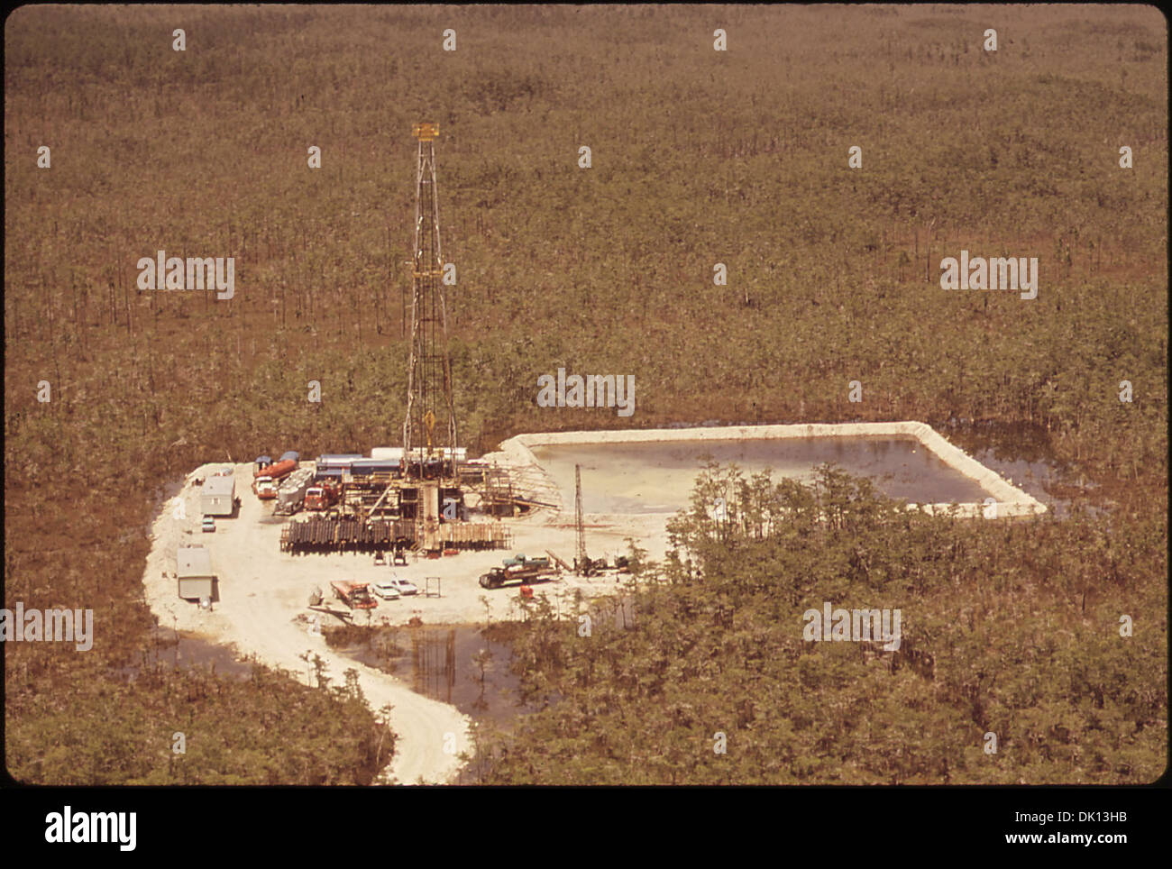 Oil rig in swamp hi-res stock photography and images - Alamy