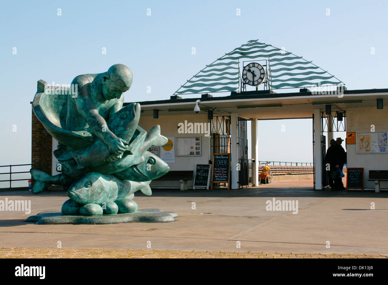 Deal pier hi-res stock photography and images - Alamy