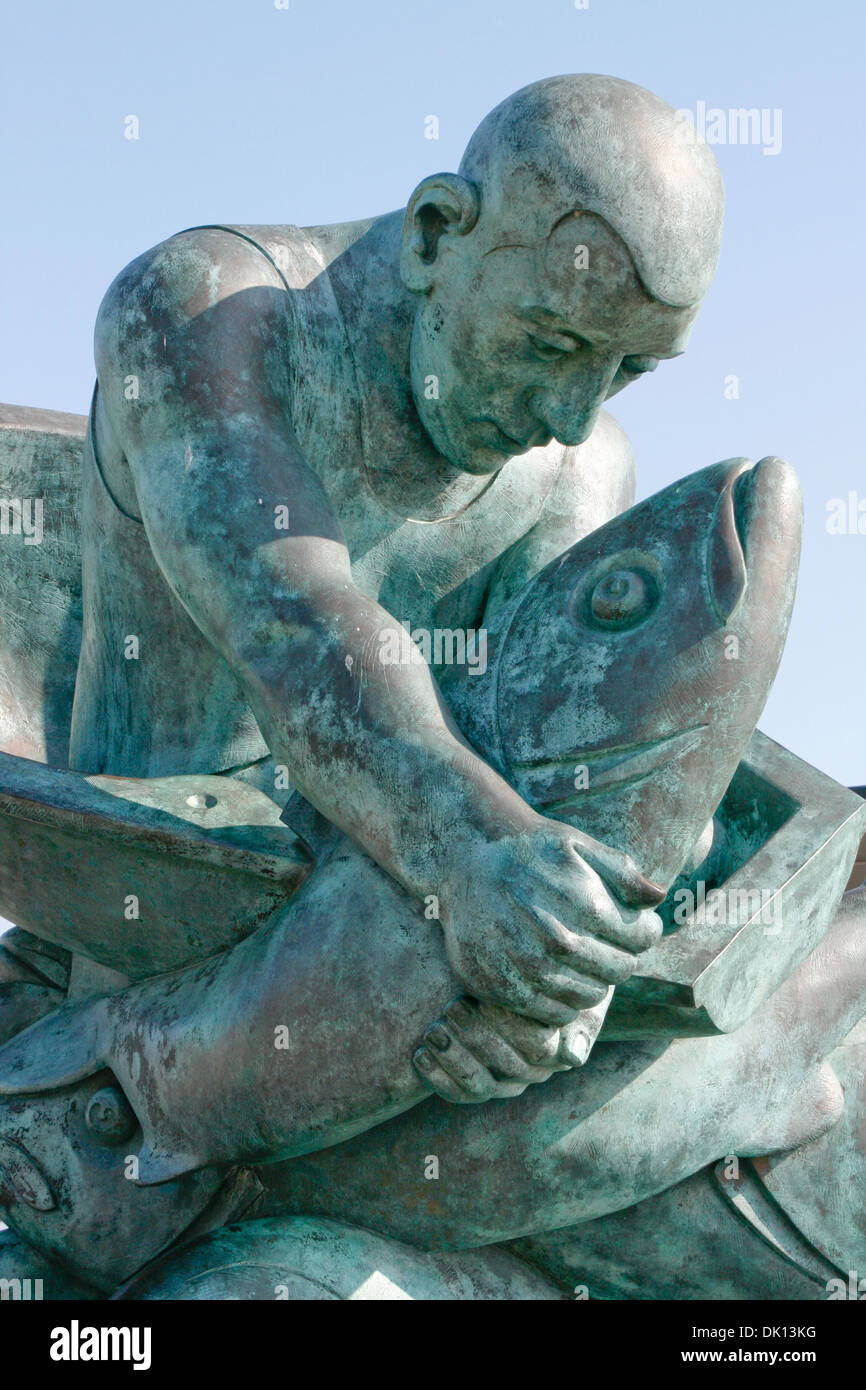 Bronze statue sculpture fish hi-res stock photography and images - Alamy