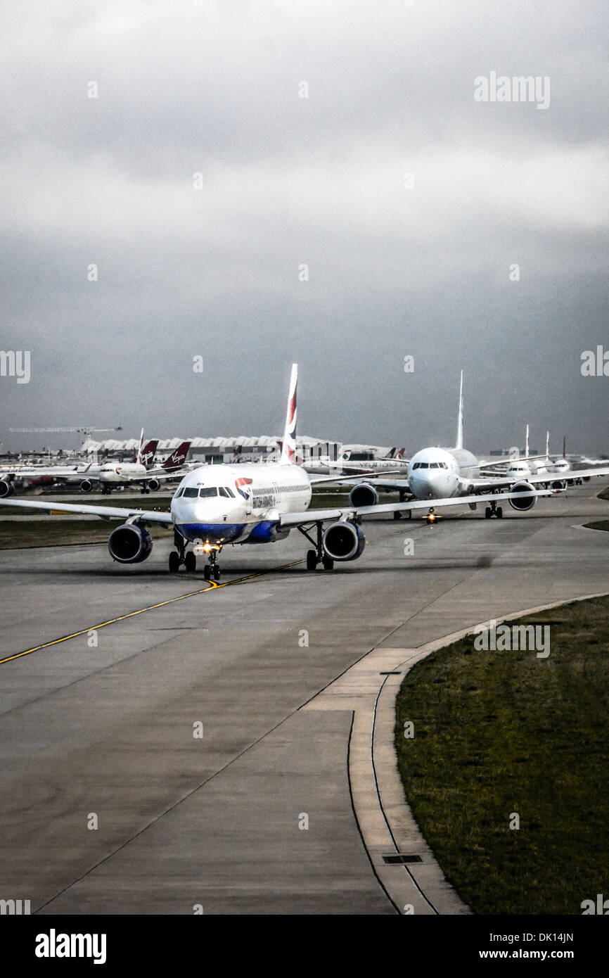 Business jets taxiway hi-res stock photography and images - Alamy
