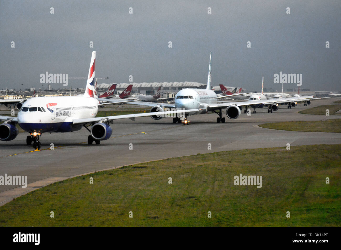Heathrow runway hi-res stock photography and images - Alamy