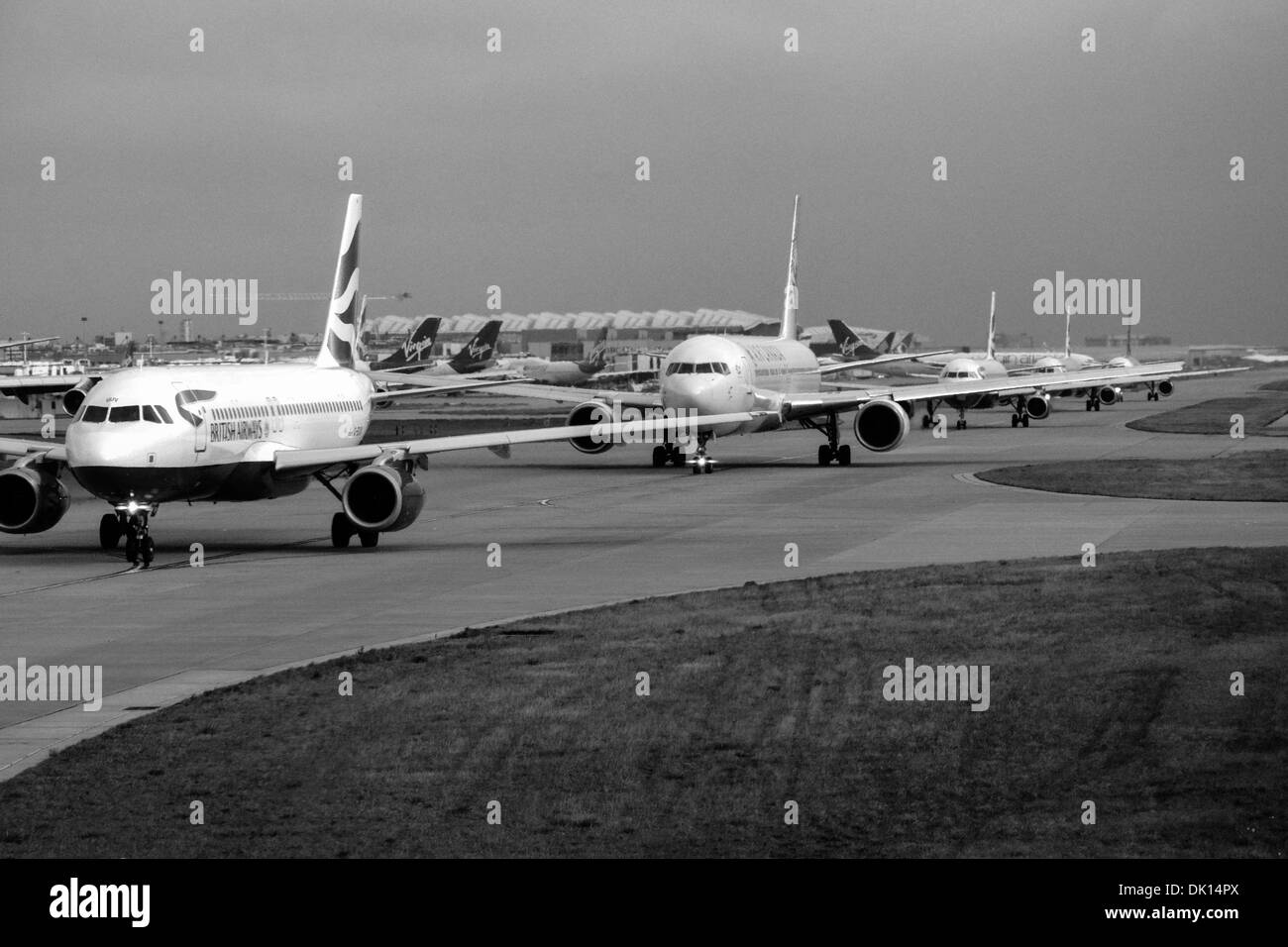 Heathrow airliner Black and White Stock Photos & Images - Alamy
