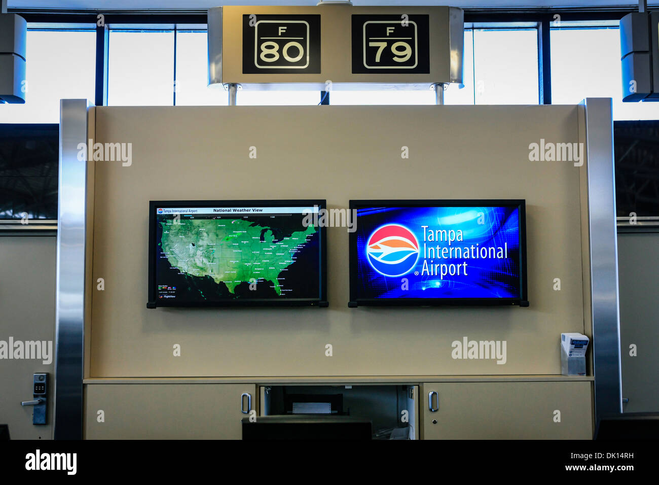 Airport gate desk hi-res stock photography and images - Alamy