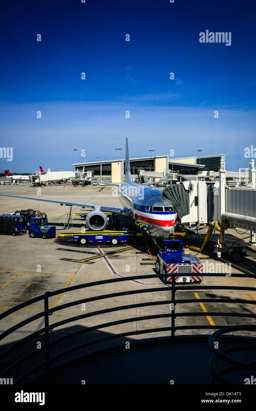Boeing 737 of American Airlines being serviced at the gate ready for ...