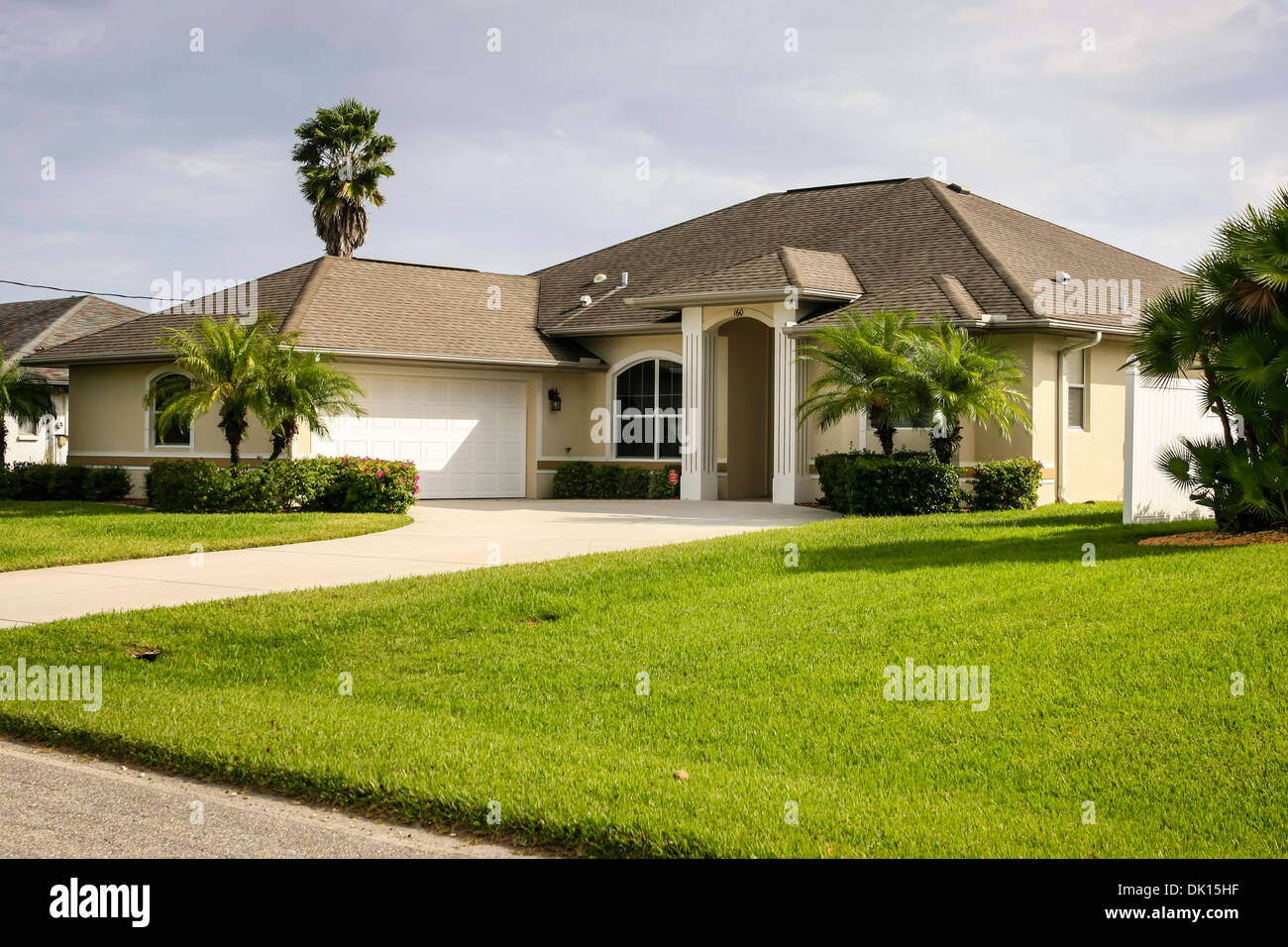 America house residential home plot hi-res stock photography and images ...