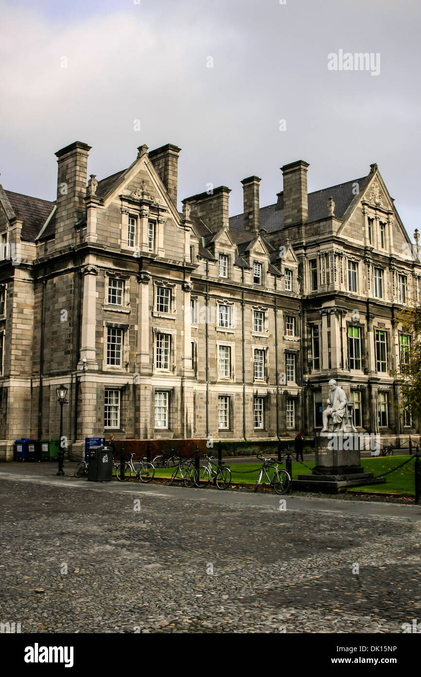 The old campus buildings of Trinity College, Dublin Stock Photo - Alamy