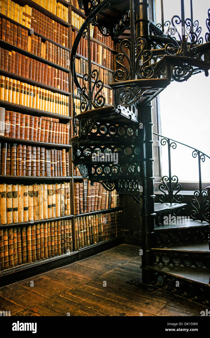 Trinity college library dublin hi-res stock photography and images - Alamy