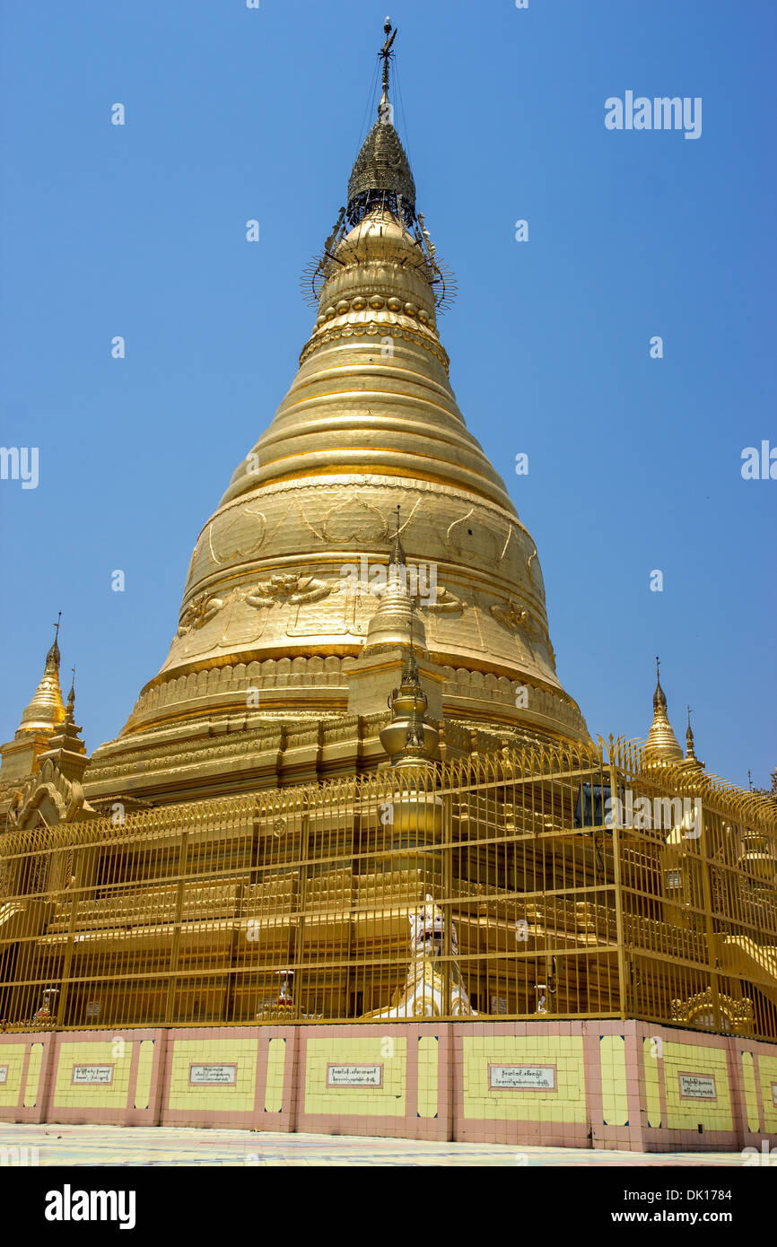 Golden pagoda hi-res stock photography and images - Alamy
