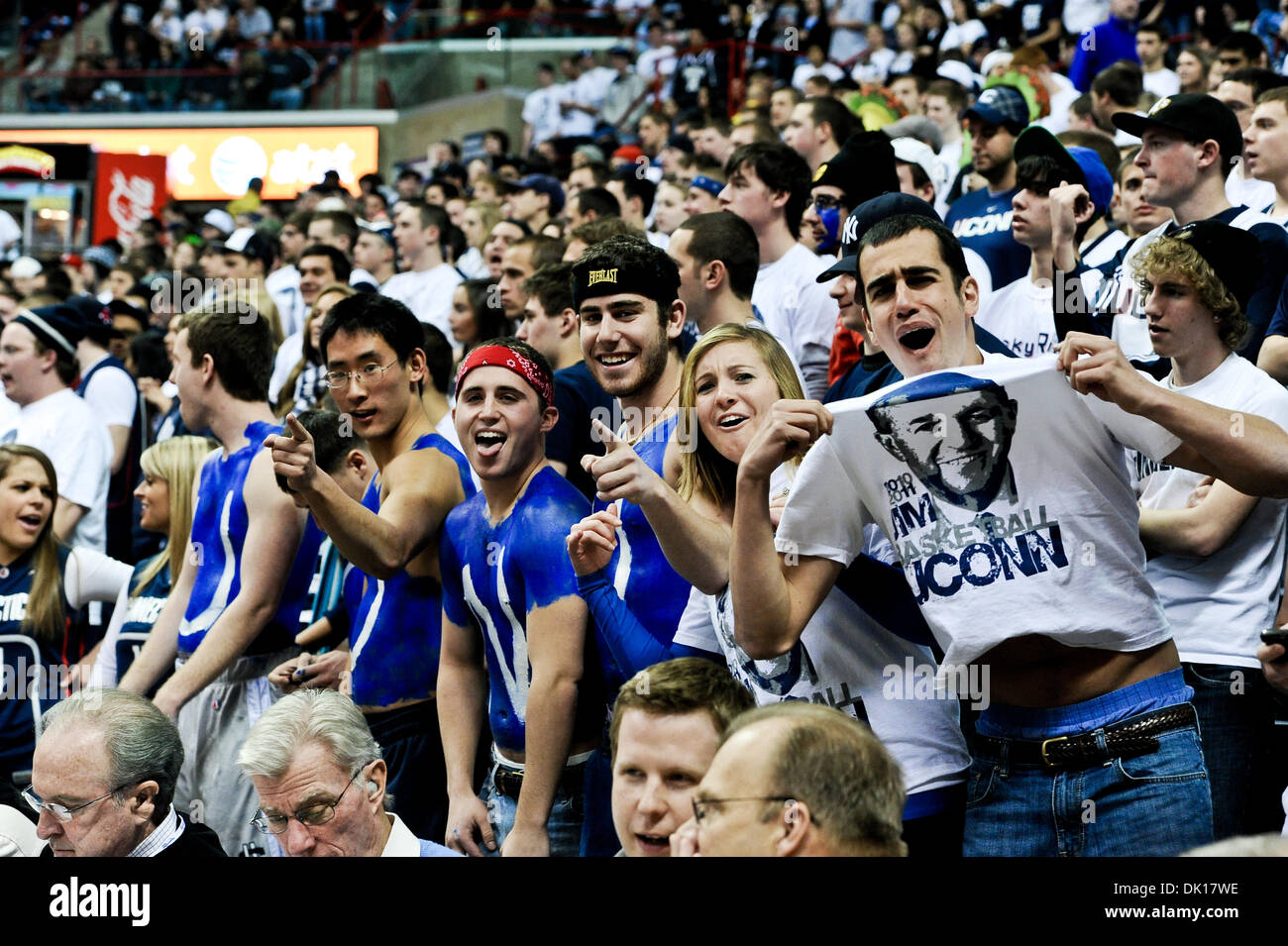 Uconn fans hi-res stock photography and images - Alamy