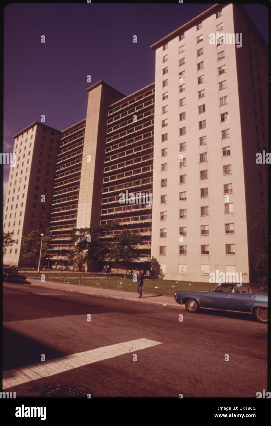 Public housing project chicago hi-res stock photography and images - Alamy