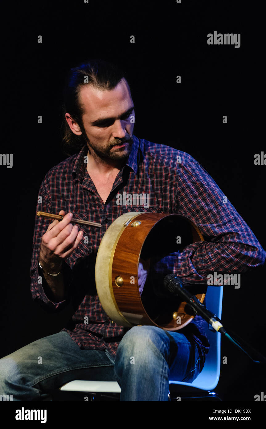 Singer burnside hi-res stock photography and images - Alamy