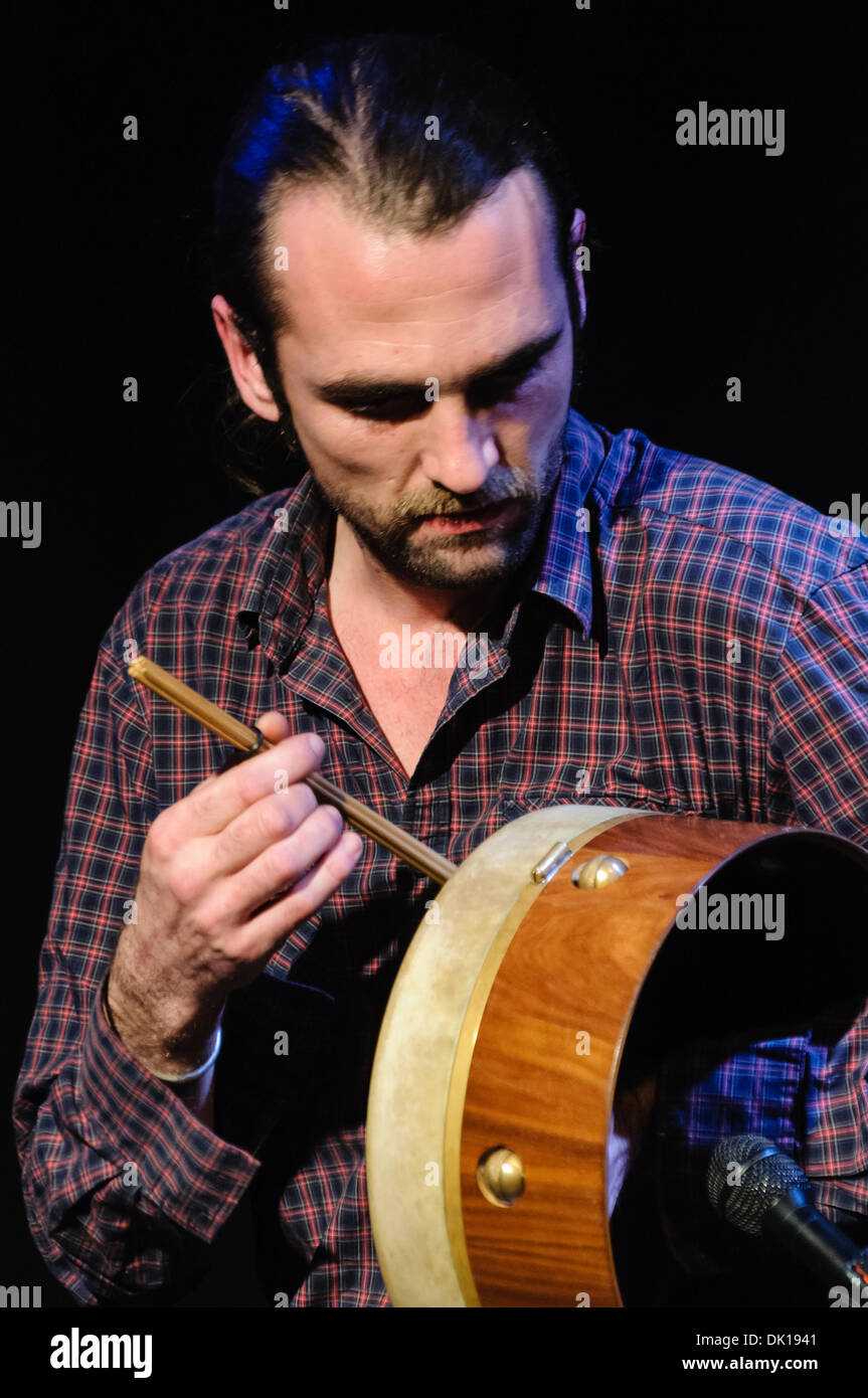 Singer burnside hi-res stock photography and images - Alamy