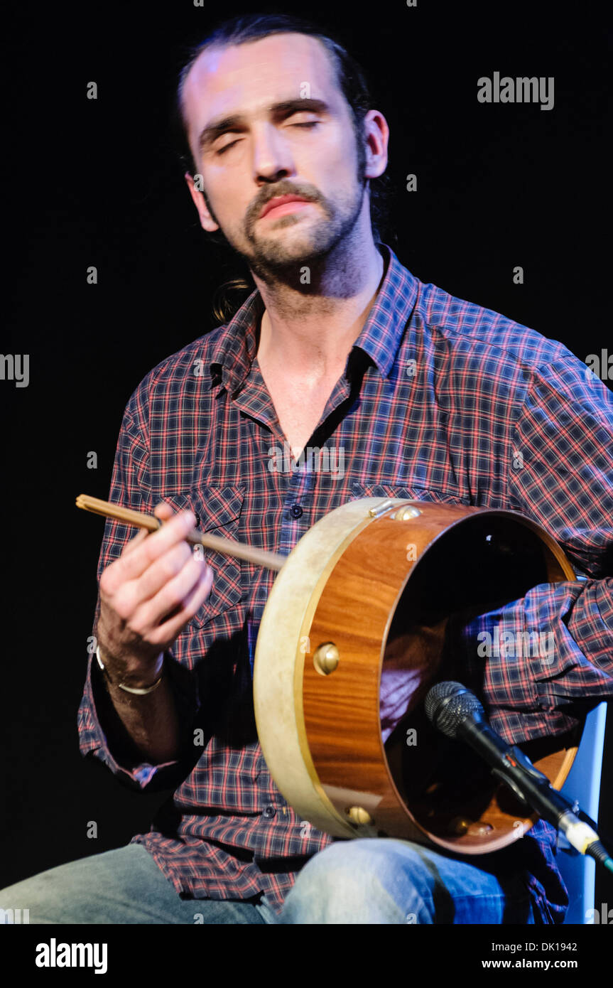 Singer burnside hi-res stock photography and images - Alamy
