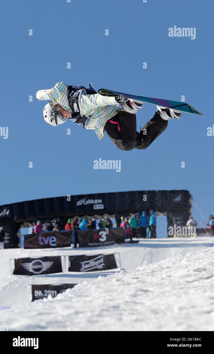 Womens half pipe hi-res stock photography and images - Alamy