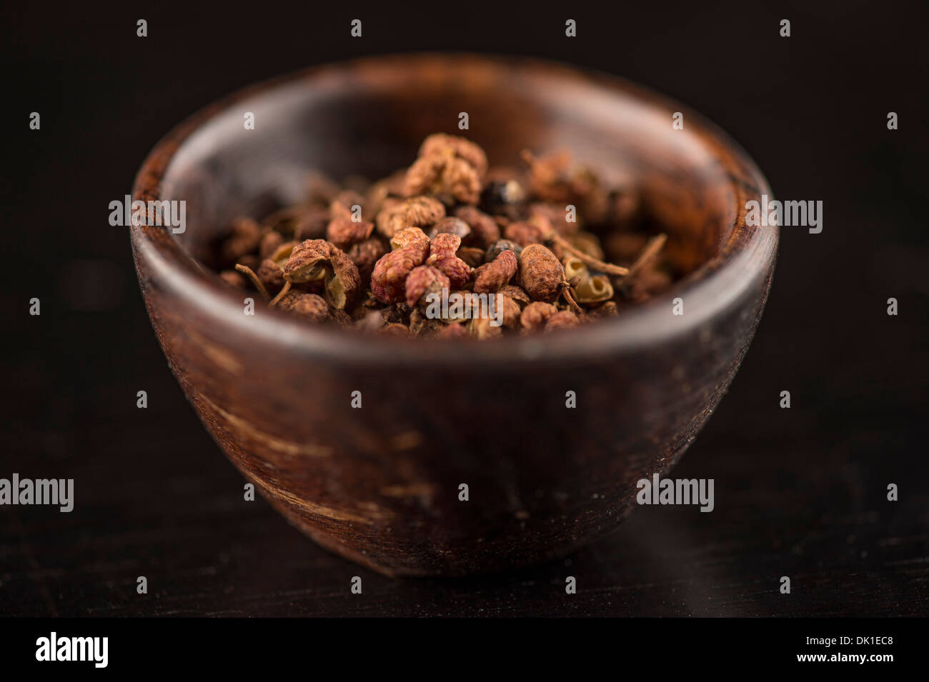 Small bowl of whole, red cloves Stock Photo - Alamy