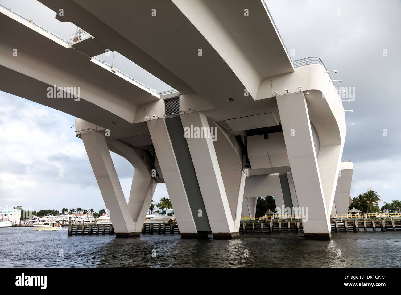 The 17th Street Causeway double-leaf bascule bridge, crosses the ...