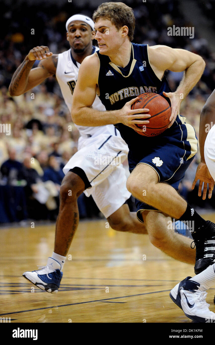 Jan. 24, 2011 - Pittsburgh, PENNSYLVANNIA, U.S - Notre Dame Fighting ...