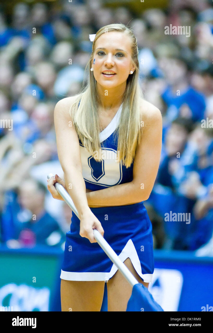 Duke cheerleader hi-res stock photography and images - Alamy