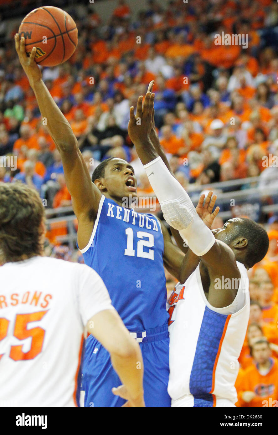 Feb. 5, 2011 - Gainesville, Ky., US - Kentucky's Brandon Knight took a ...