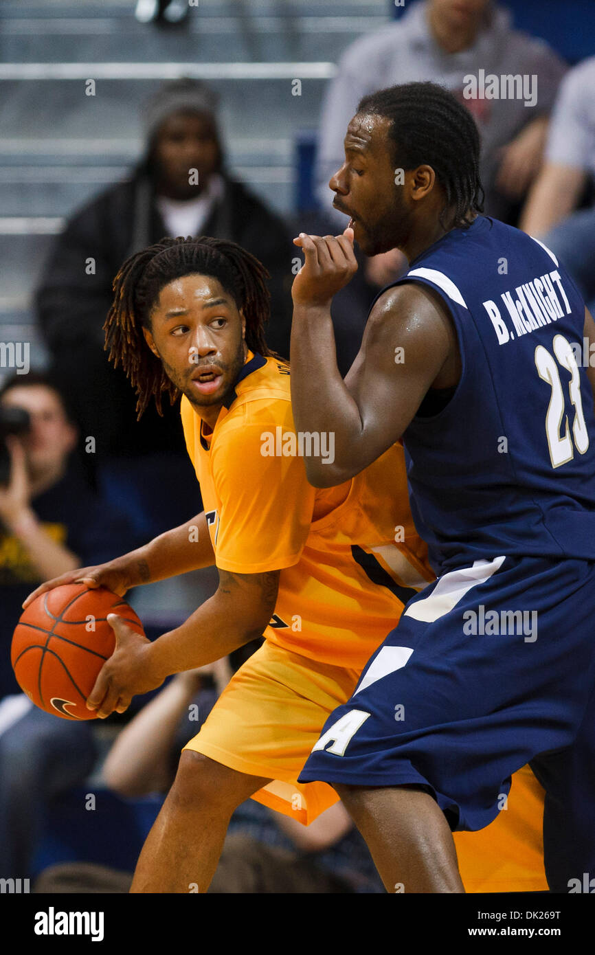 Feb. 5, 2011 - Toledo, Ohio, U.S - Toledo guard Reese Holliday (#32 ...