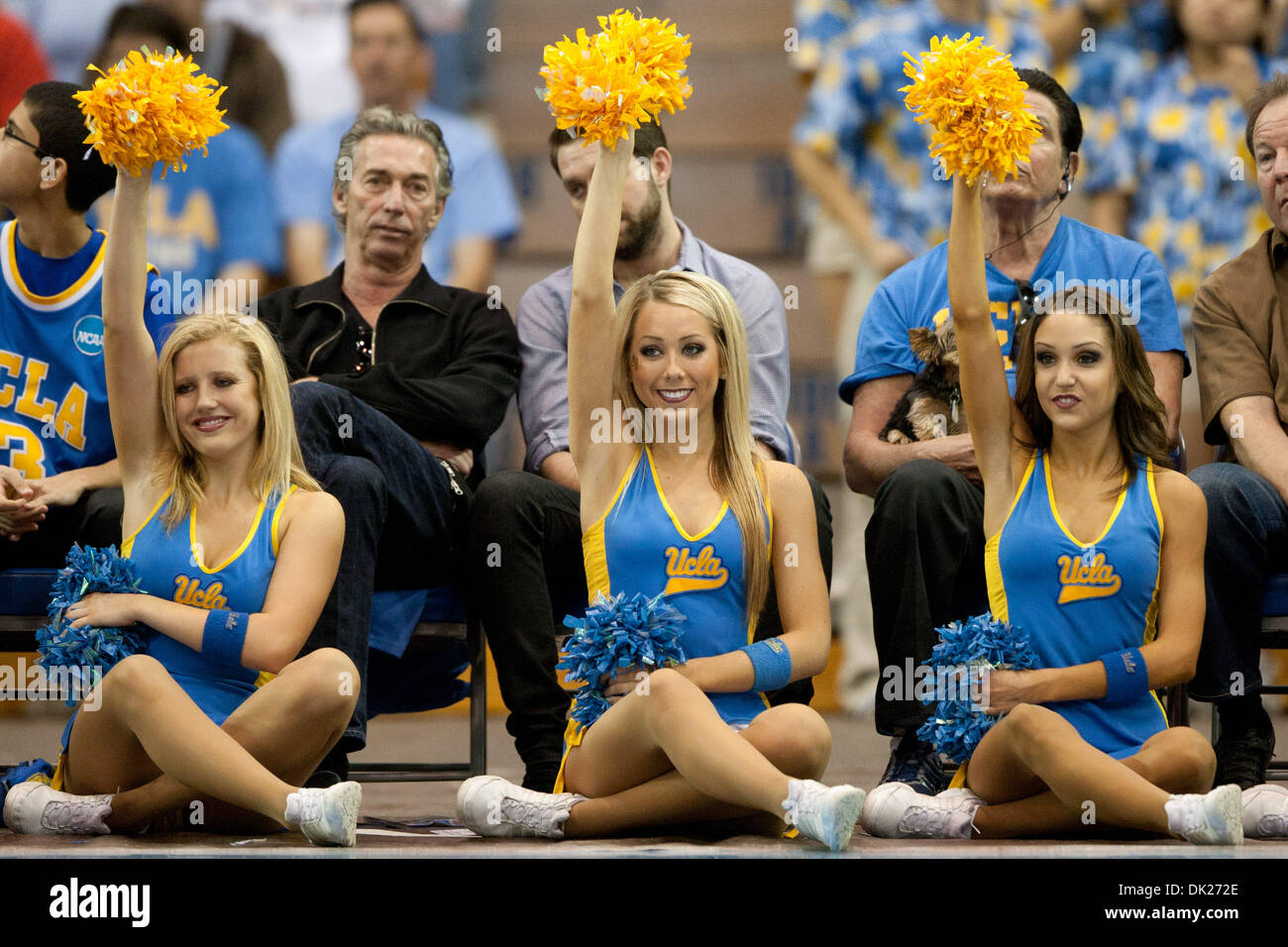 Ucla cheerleaders hi-res stock photography and images - Alamy