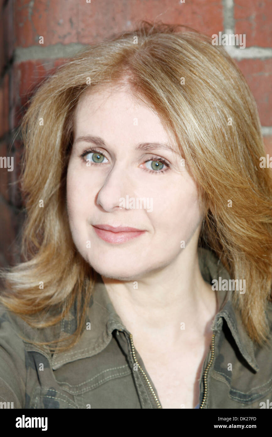 Camouflage make up woman hi-res stock photography and images - Alamy