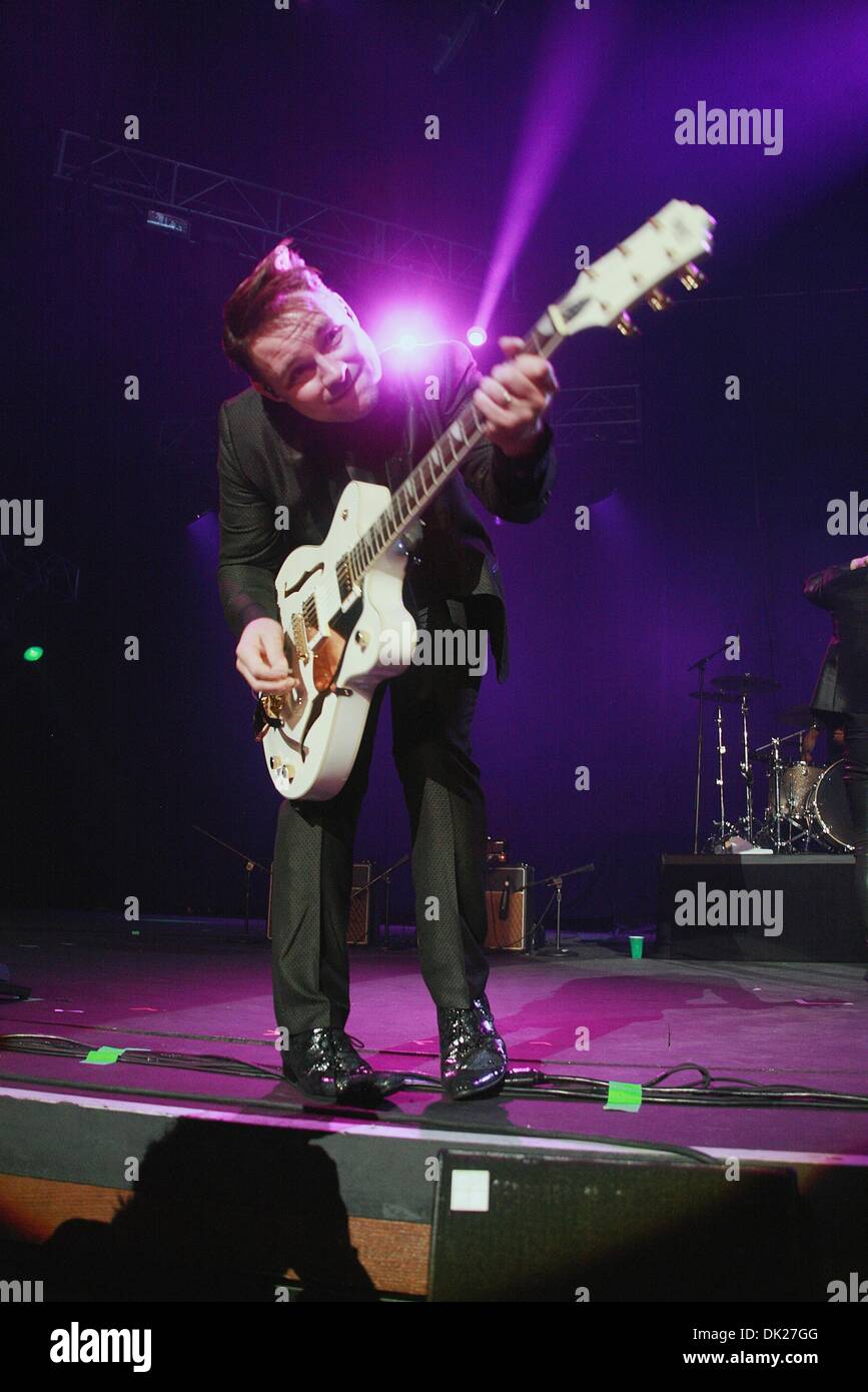 Las Vegas, Nevada, USA. 1st Dec, 2013. Guitarist Ryan Ross of the rock ...