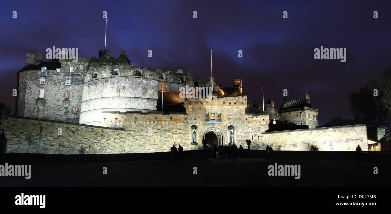 Edinburgh castle night time hi-res stock photography and images - Alamy