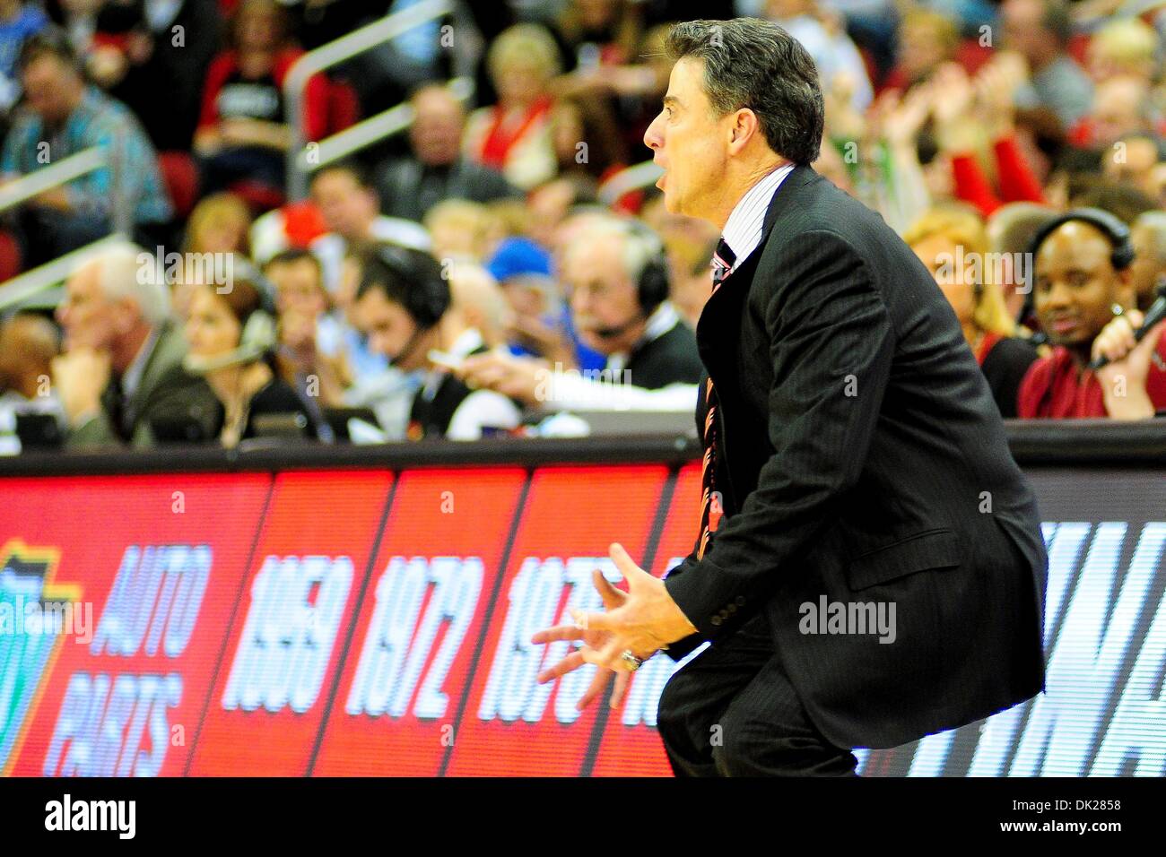 Louisville cardinals head coach rick pitino hi-res stock photography ...