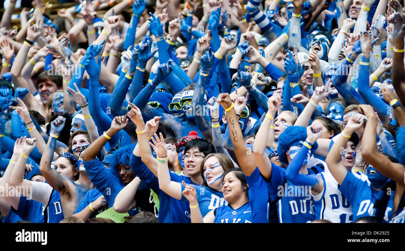 Stadium chanting hi-res stock photography and images - Alamy