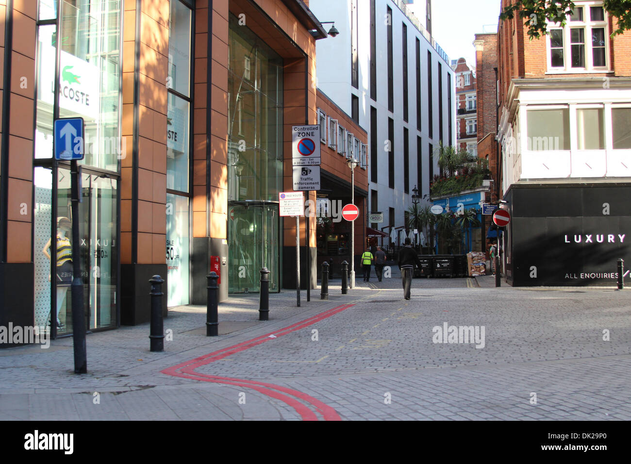 A side street in Knightsbridge London Stock Photo - Alamy