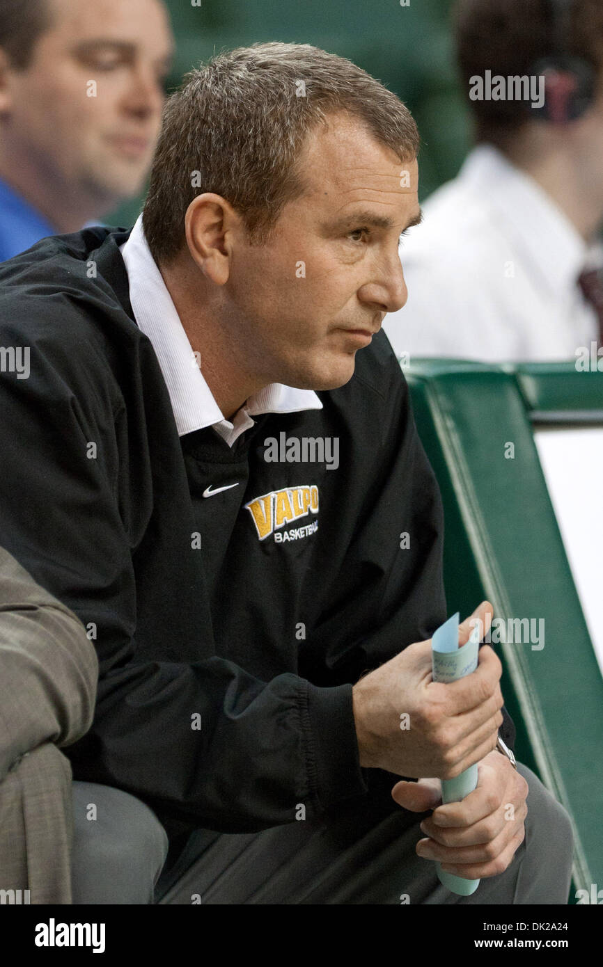 Feb. 10, 2011 - Cleveland, Ohio, U.S - Valparaiso head coach Keith ...