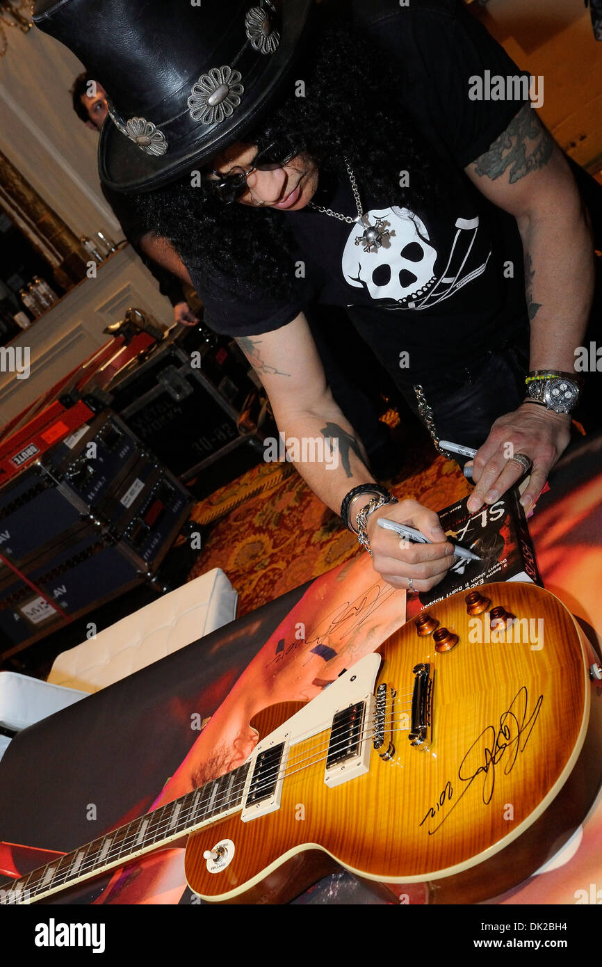 Slash Celebrity Interview session at the 2012 Slacker Canadian Music ...