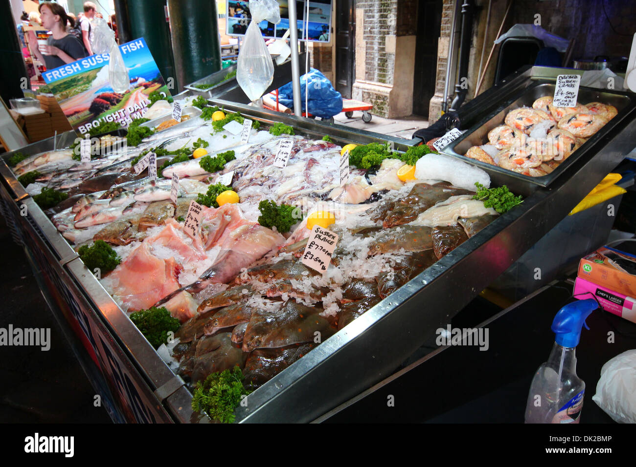 Fresh fish stall at London Bridge Market Stock Photo - Alamy