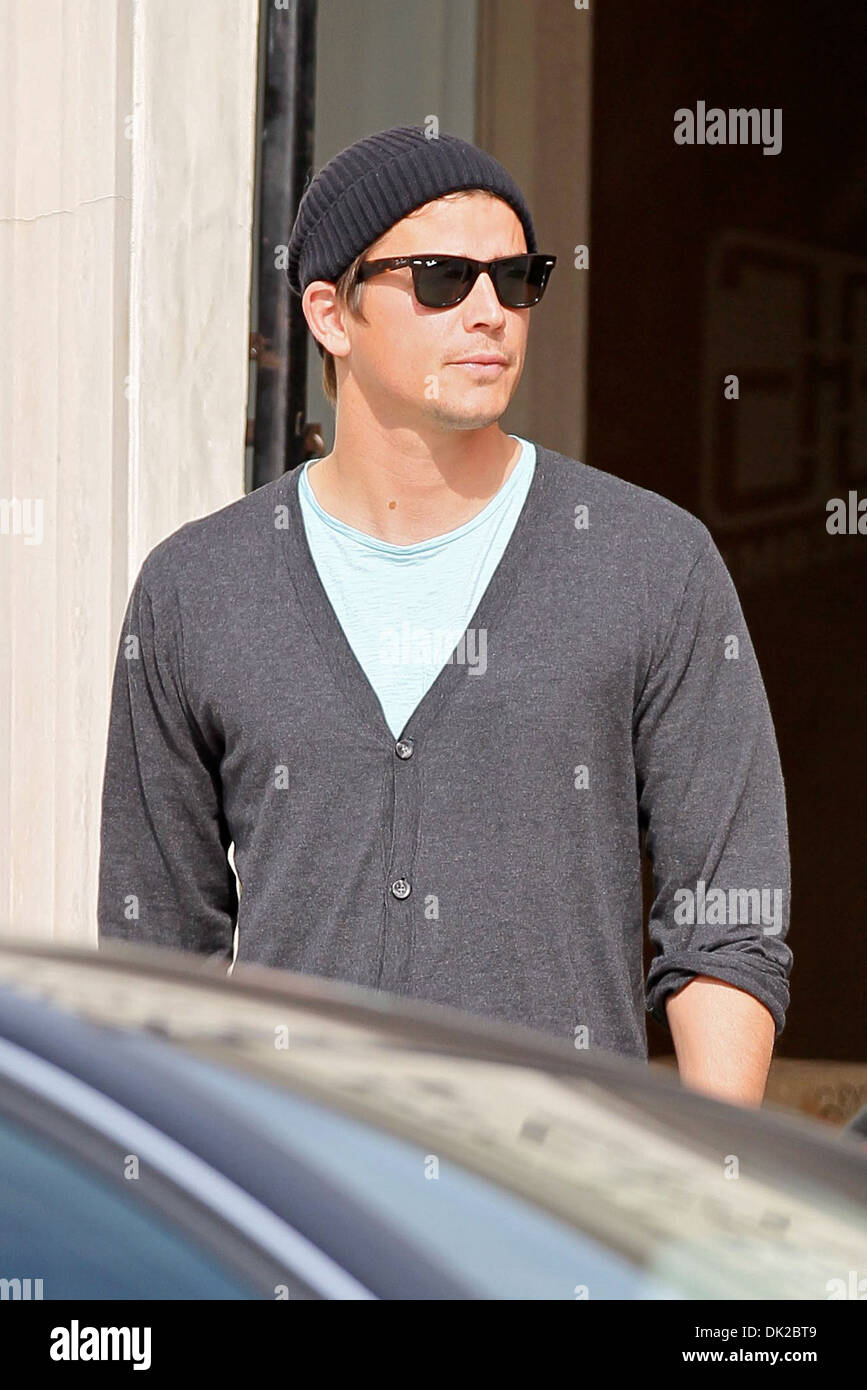Josh Hartnett Josh Hartnett and Amanda Seyfried leaving Melrose Art ...