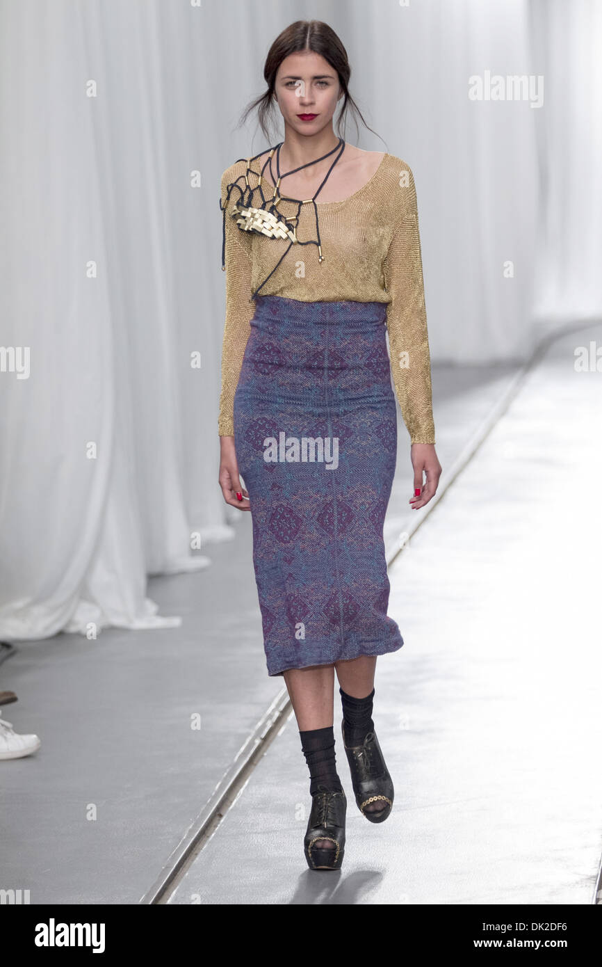 Model Portugal Fashion Week- Fall/Winter 2012- Susanna Bettencourt ...