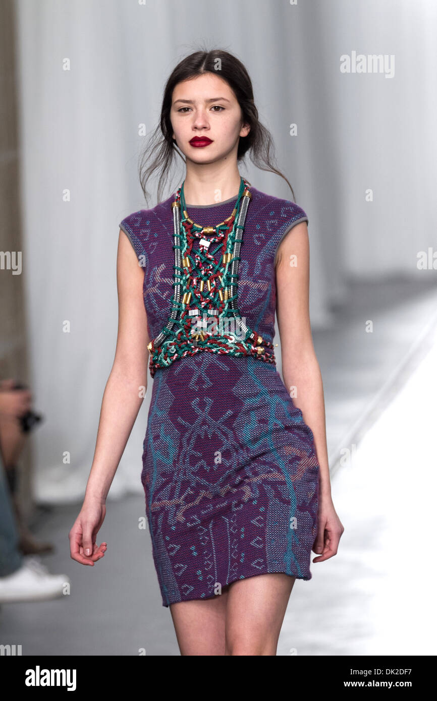 Model Portugal Fashion Week- Fall/Winter 2012- Susanna Bettencourt ...
