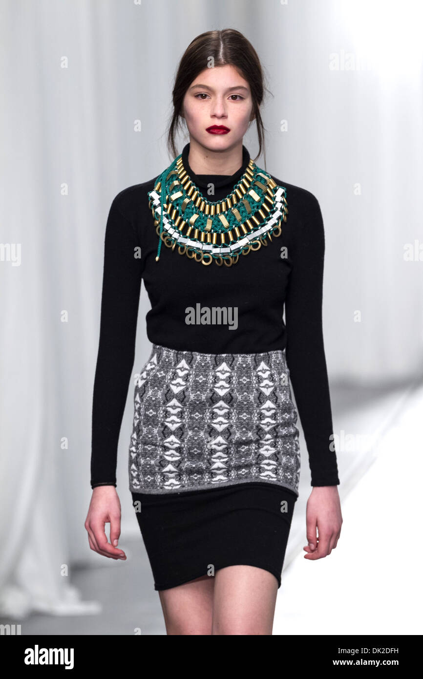 Model Portugal Fashion Week- Fall/Winter 2012- Susanna Bettencourt ...