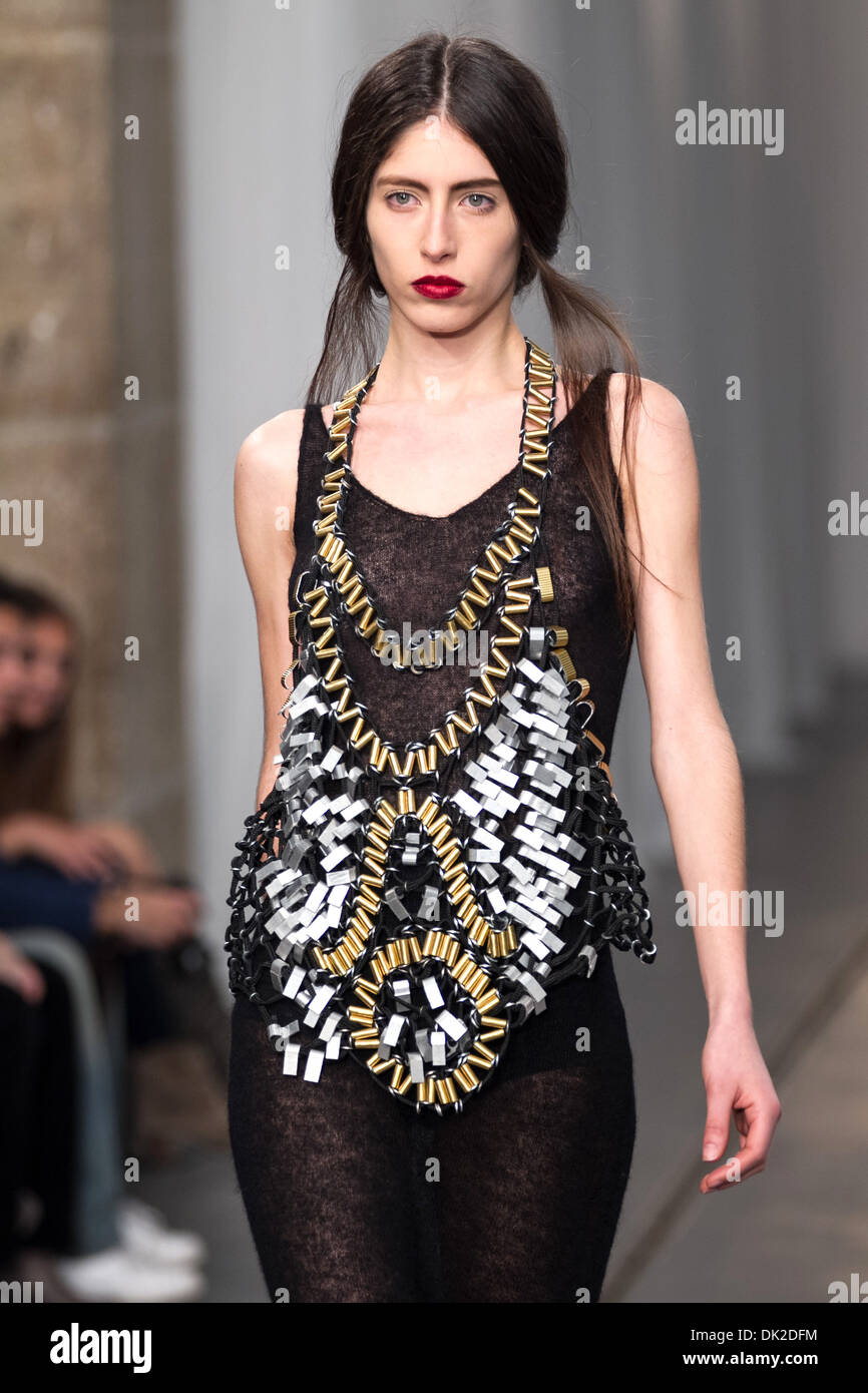 Model Portugal Fashion Week- Fall/Winter 2012- Susanna Bettencourt ...