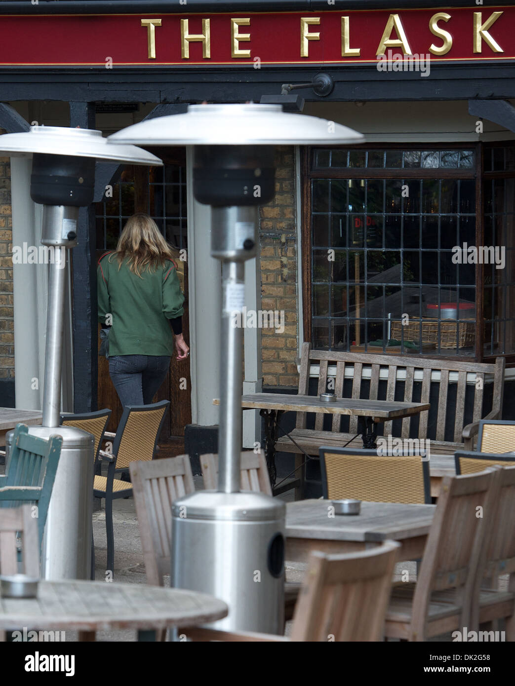 The flask pub hi-res stock photography and images - Alamy