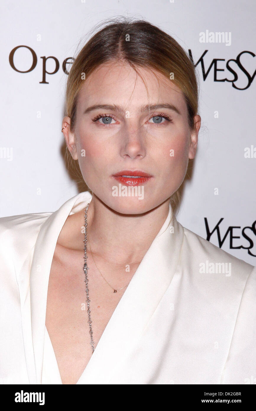 Dree Hemingway Metropolitan Opera's premiere of 'Jules Massenet's Manon ...