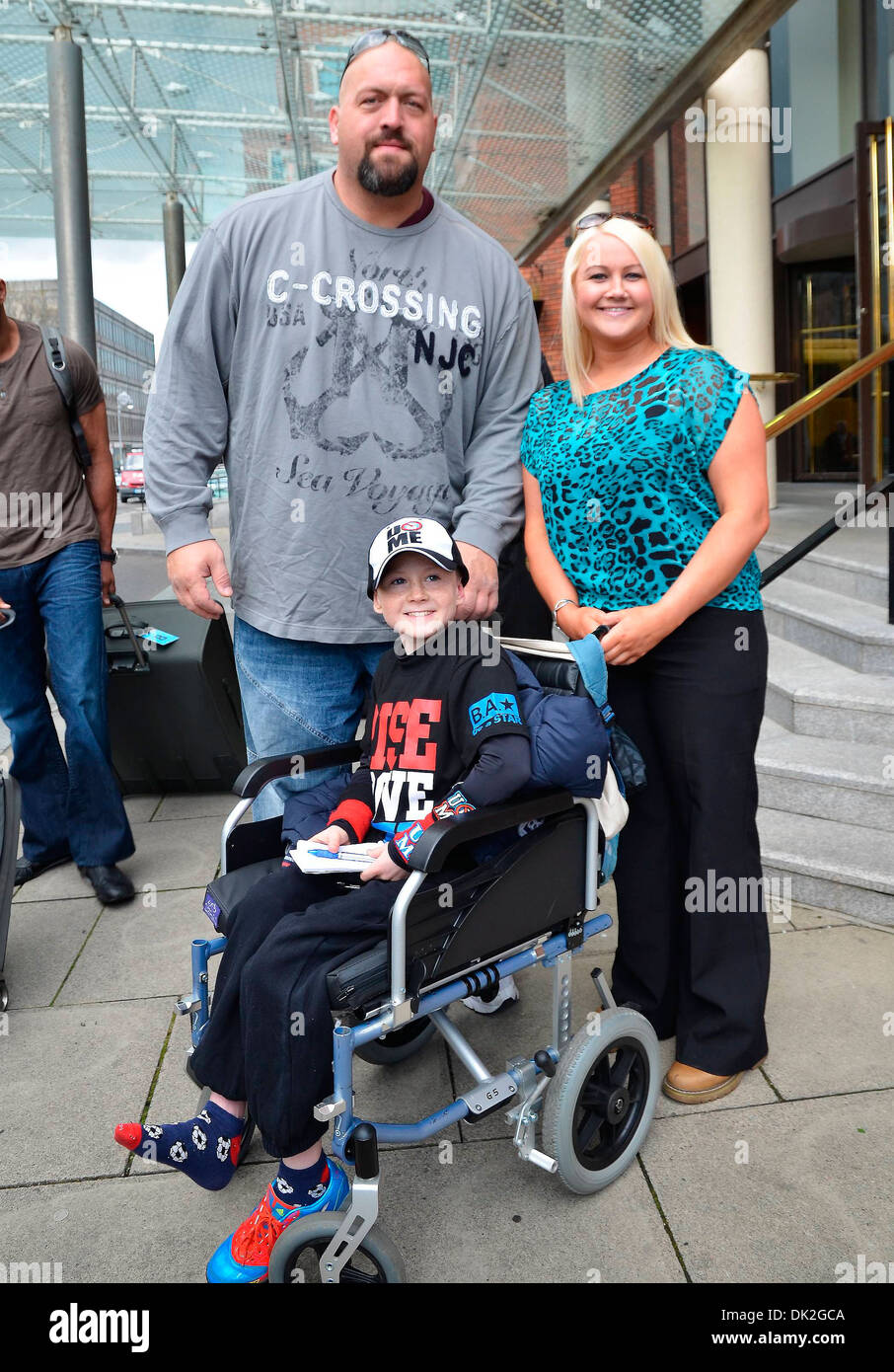 Big Show and Sarah Martin WWE wrestlers outside of their hotel Dublin ...
