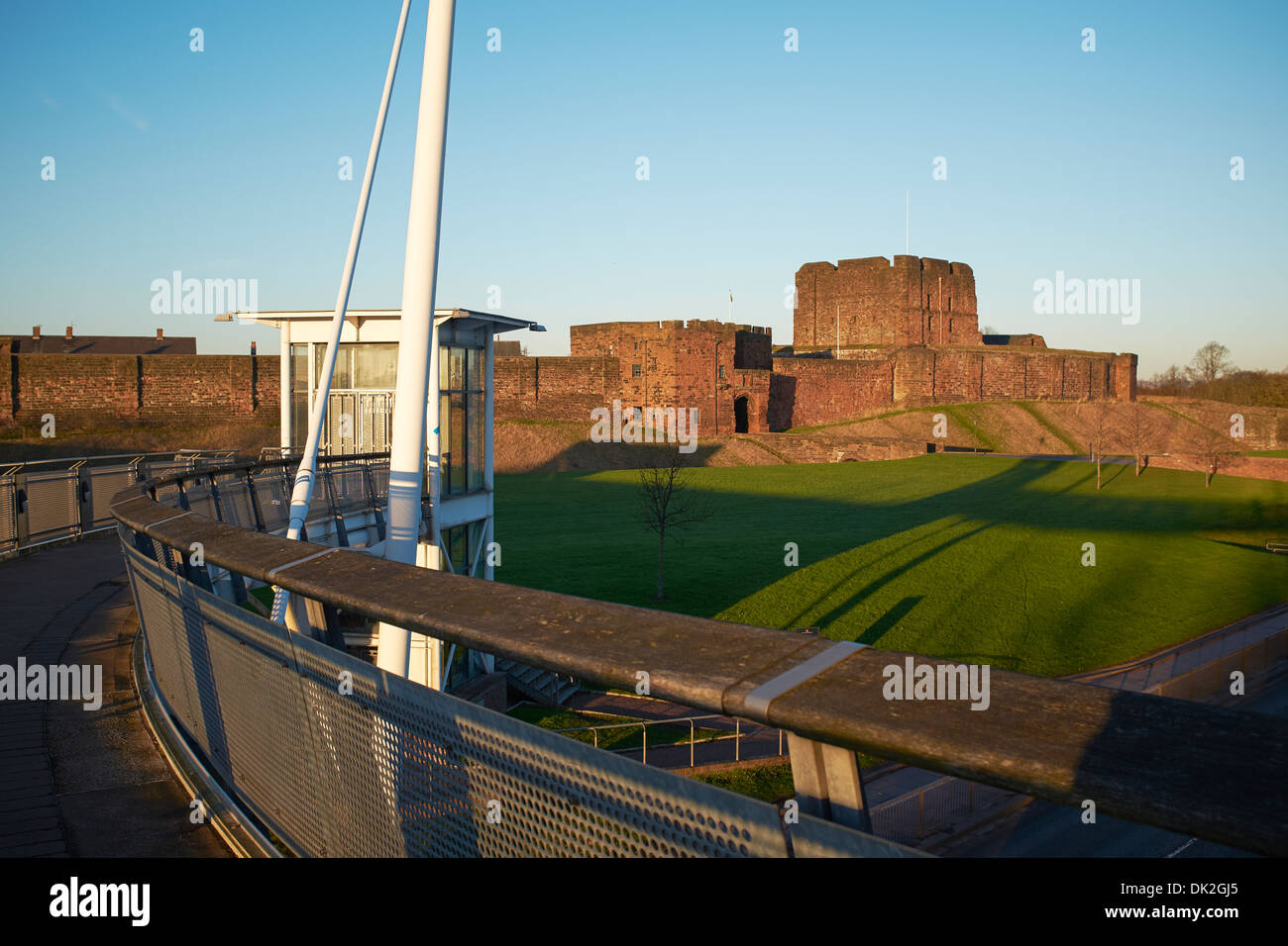 Footbridge footbridge hi-res stock photography and images - Alamy