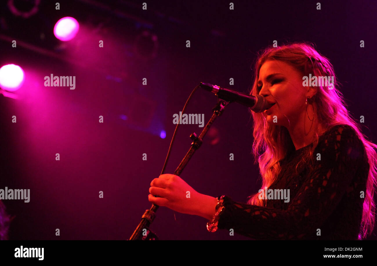 Jennifer Ackerman Jennifer Ackerman and her band Bella Tech hold their ...