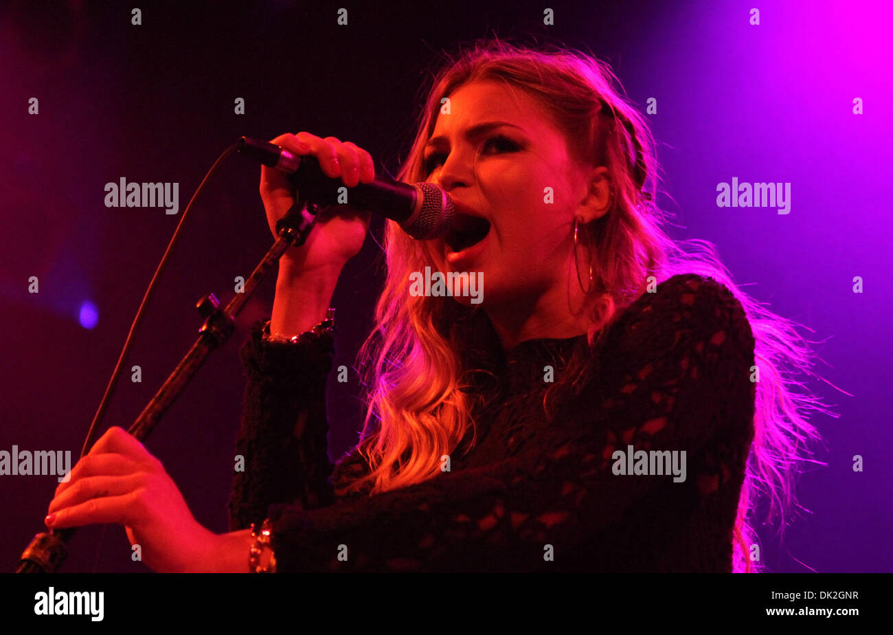 Jennifer Ackerman Jennifer Ackerman and her band Bella Tech hold their ...