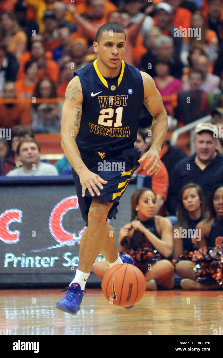 West virginia guard joe mazzulla hi-res stock photography and images ...