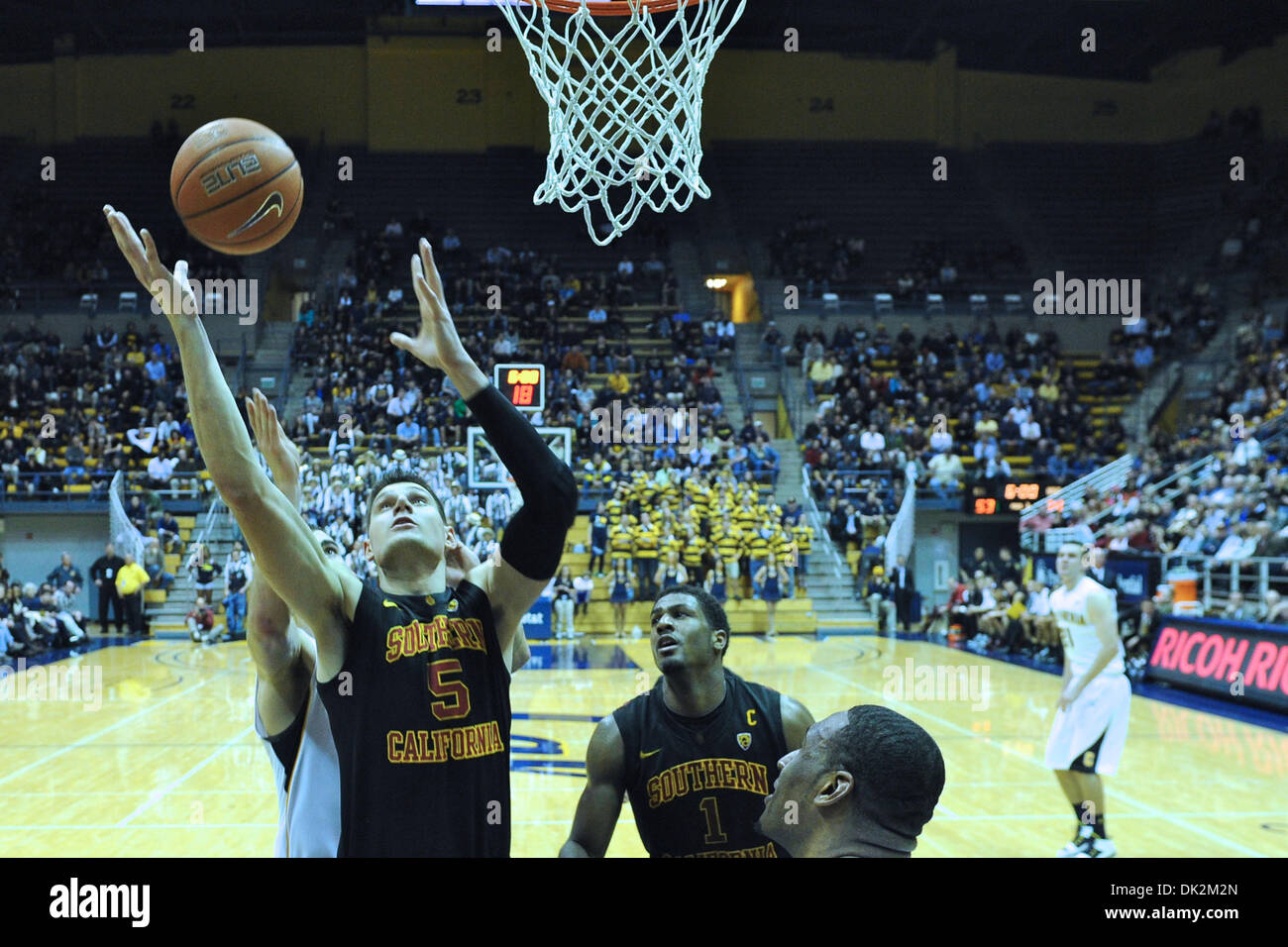Usc trojans basketball hi-res stock photography and images - Alamy