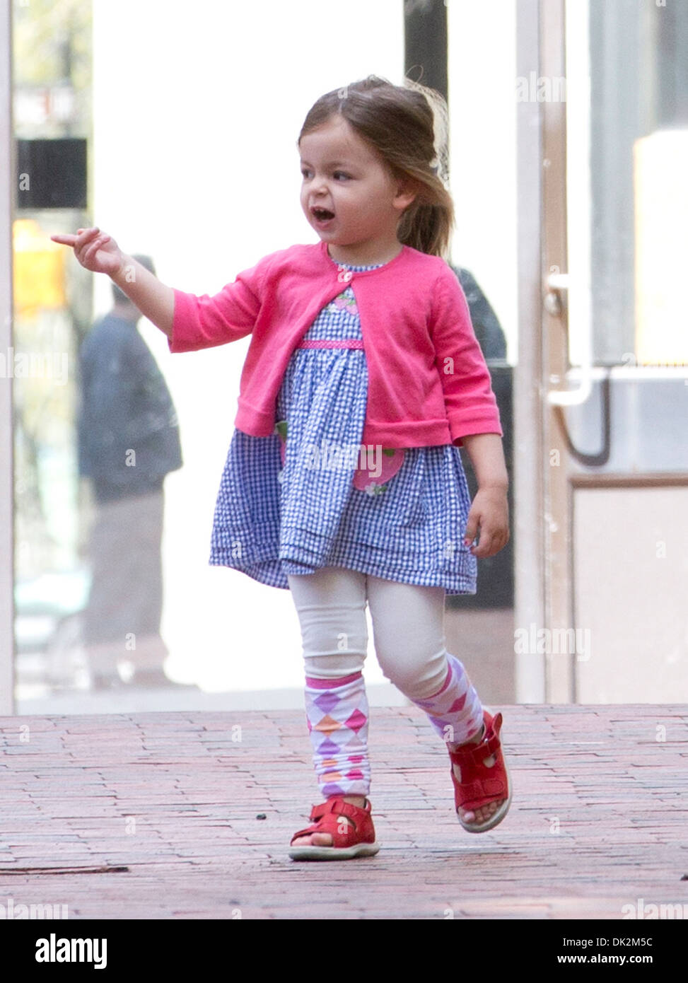 Tabitha Broderick Sarah Jessica Parker picks up her twin daughters ...